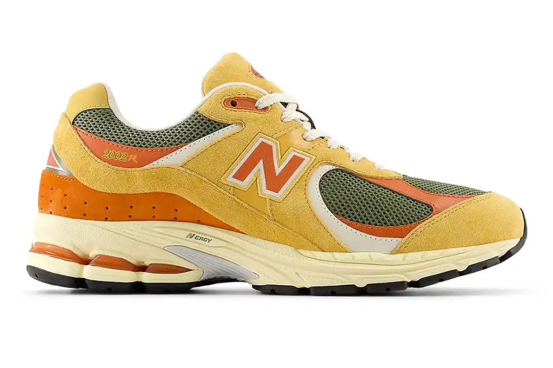 New Balance 2002R ‘Dried Apricot’: Stylish Comfort Redefined